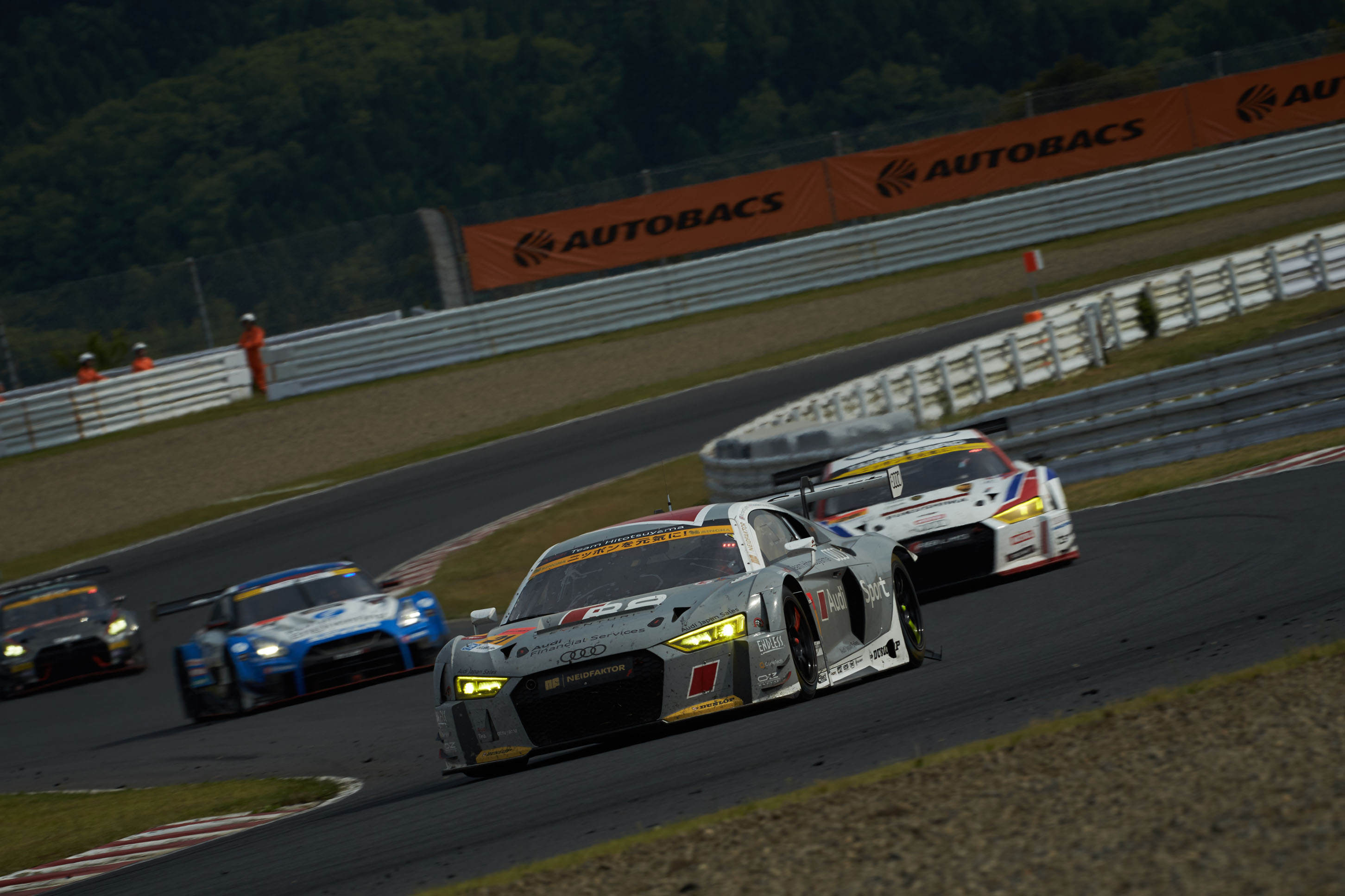 SUPER GT第3戦、2台のAudi R8 LMSが熱戦を繰り広げ共に完走 | Audi Japan Press Center - アウディ